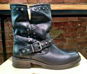 Seven Boot Lane: these boots were made for walking - lifeofyablon.com